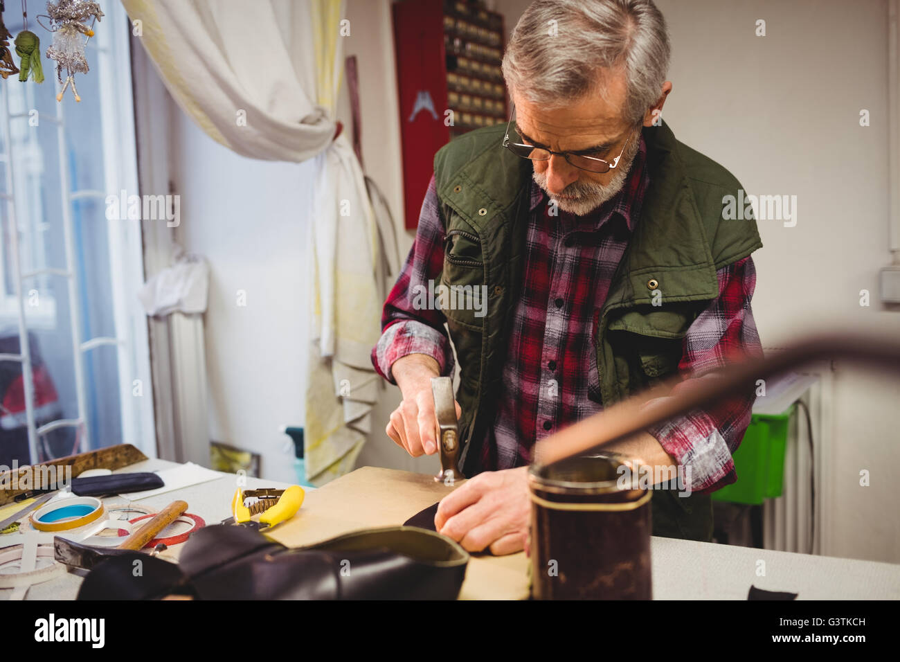 Cobbler Shoe Making Stock Photos & Cobbler Shoe Making Stock Images - Alamy
