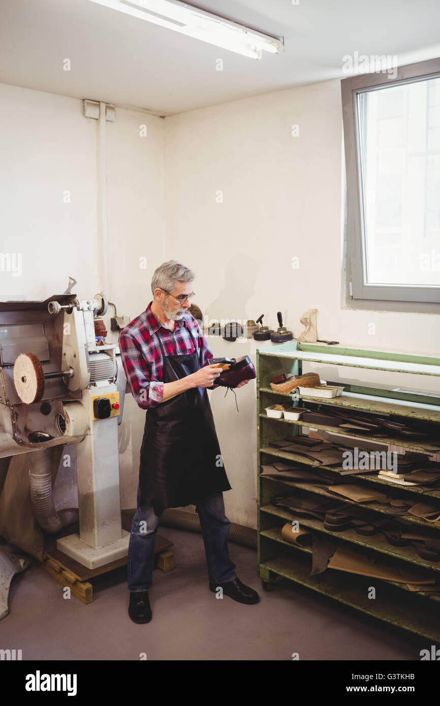 Cobbler making a shoe with a hammer Stock Photo - Alamy
