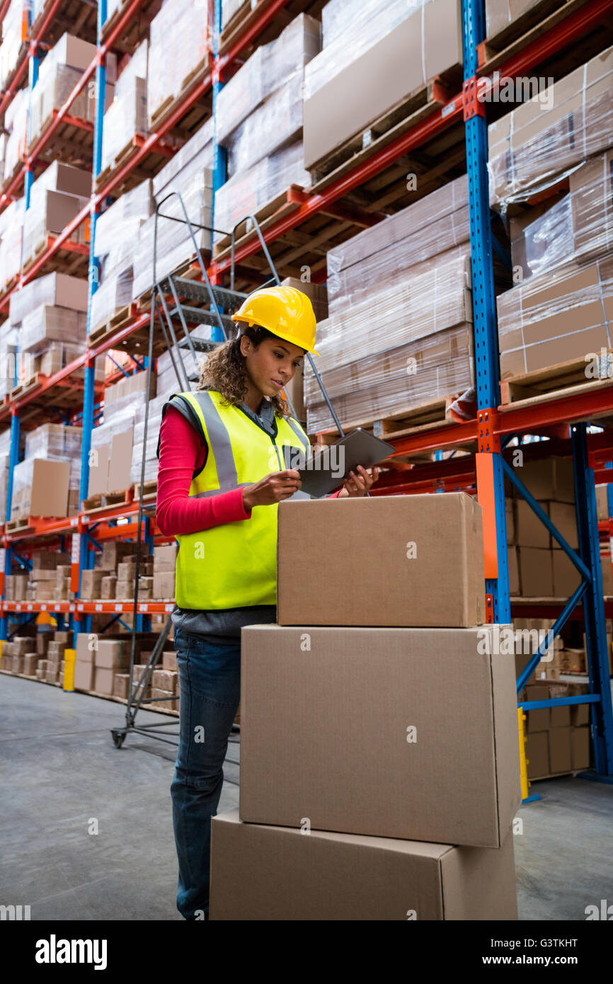 Worker reading manual hi-res stock photography and images - Alamy