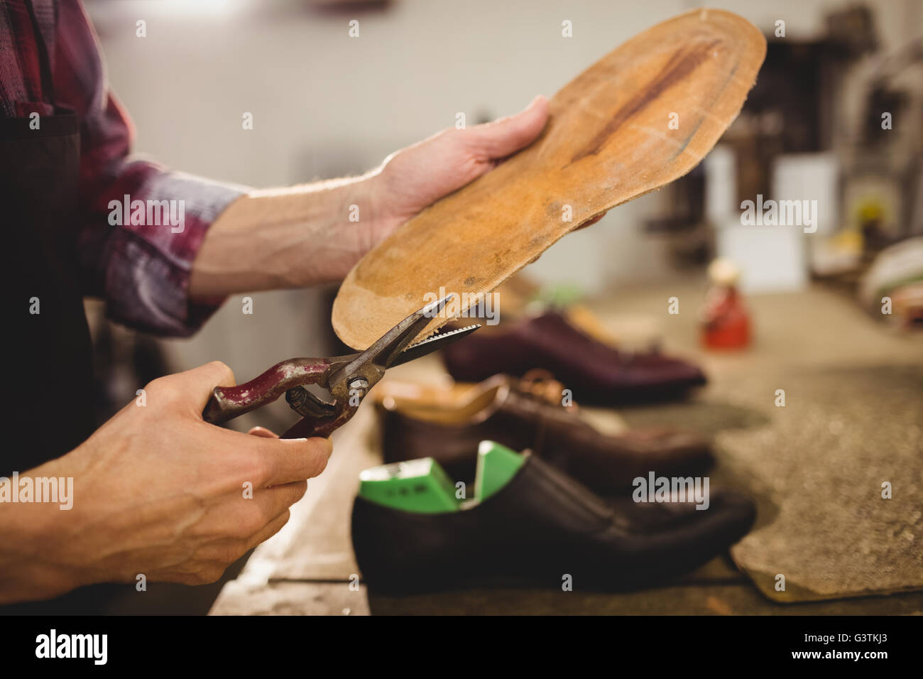 Shoe cutting hi-res stock photography and images - Alamy