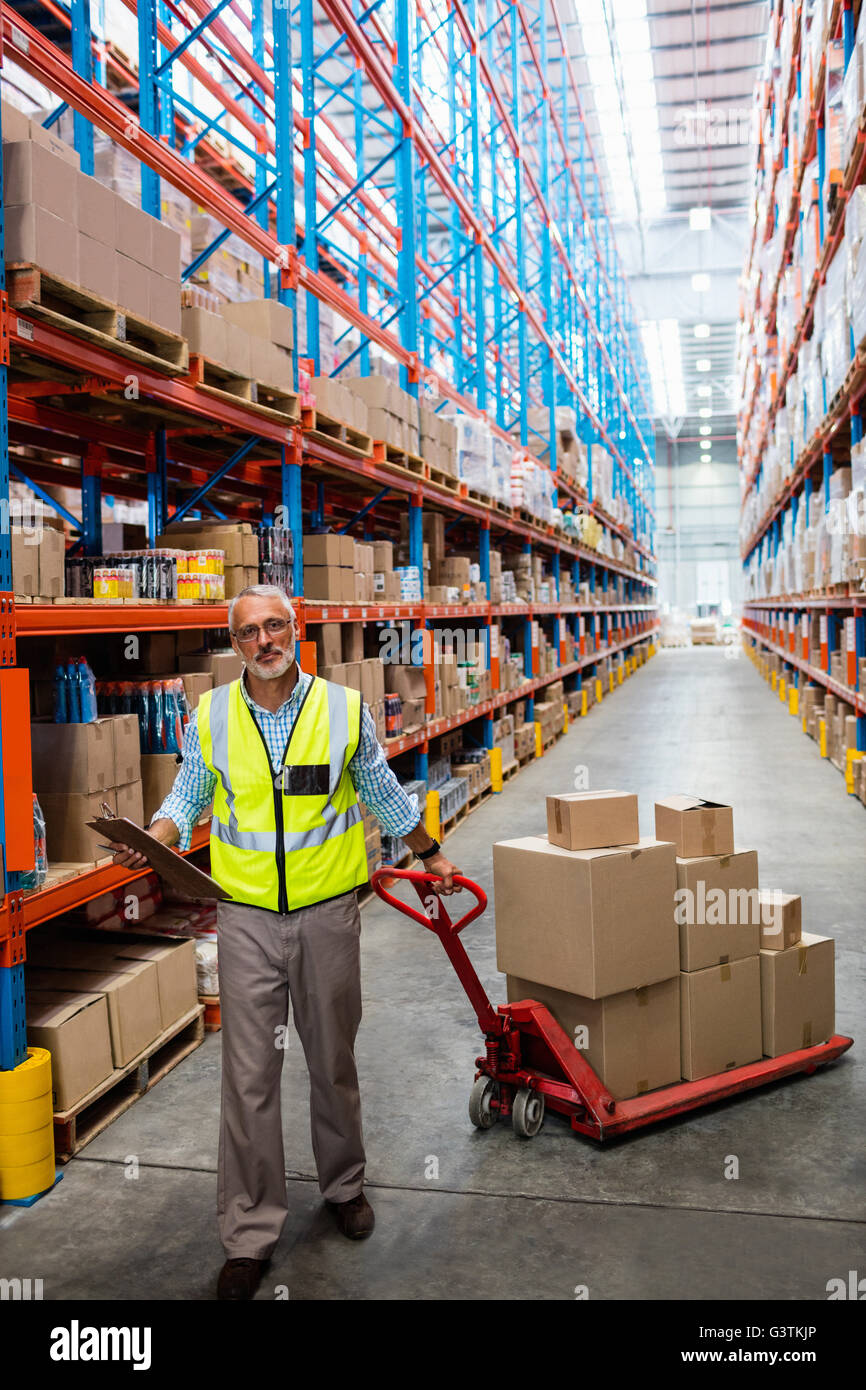 Warehouse worker pulling a warehouse isle Stock Photo - Alamy