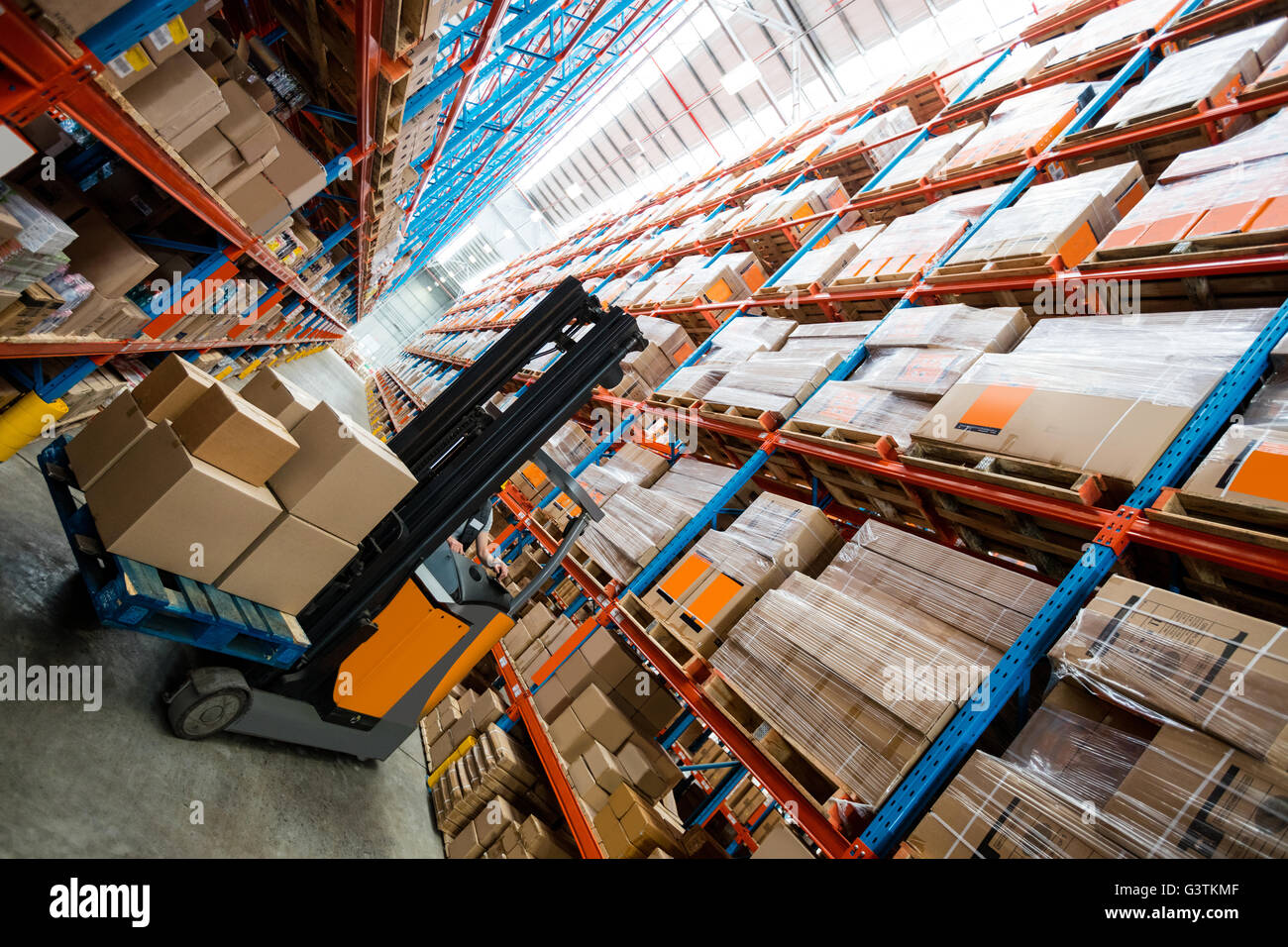 Warehouse worker using forklift Stock Photo - Alamy