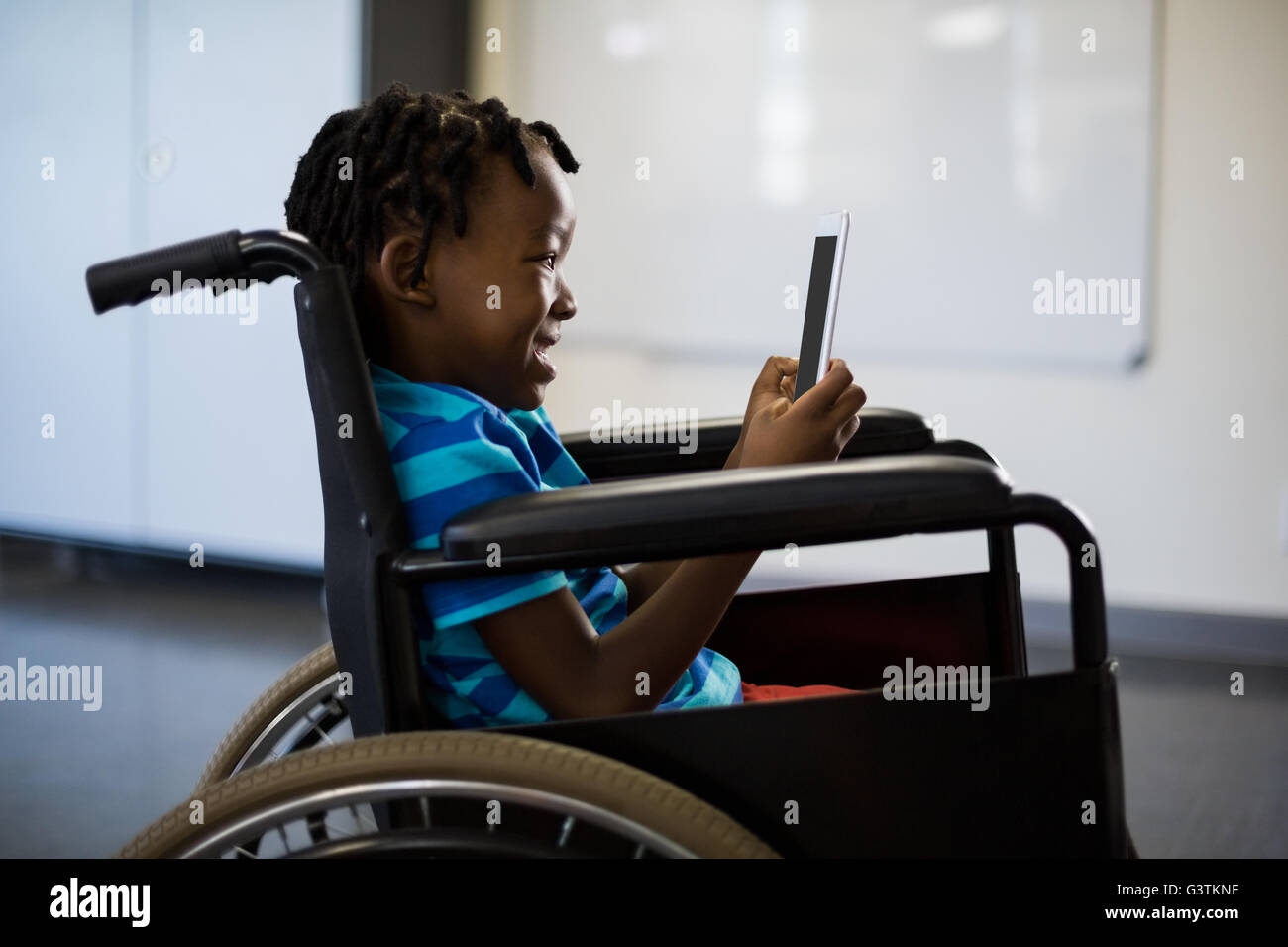 Disabled wheelchair child hi-res stock photography and images - Alamy