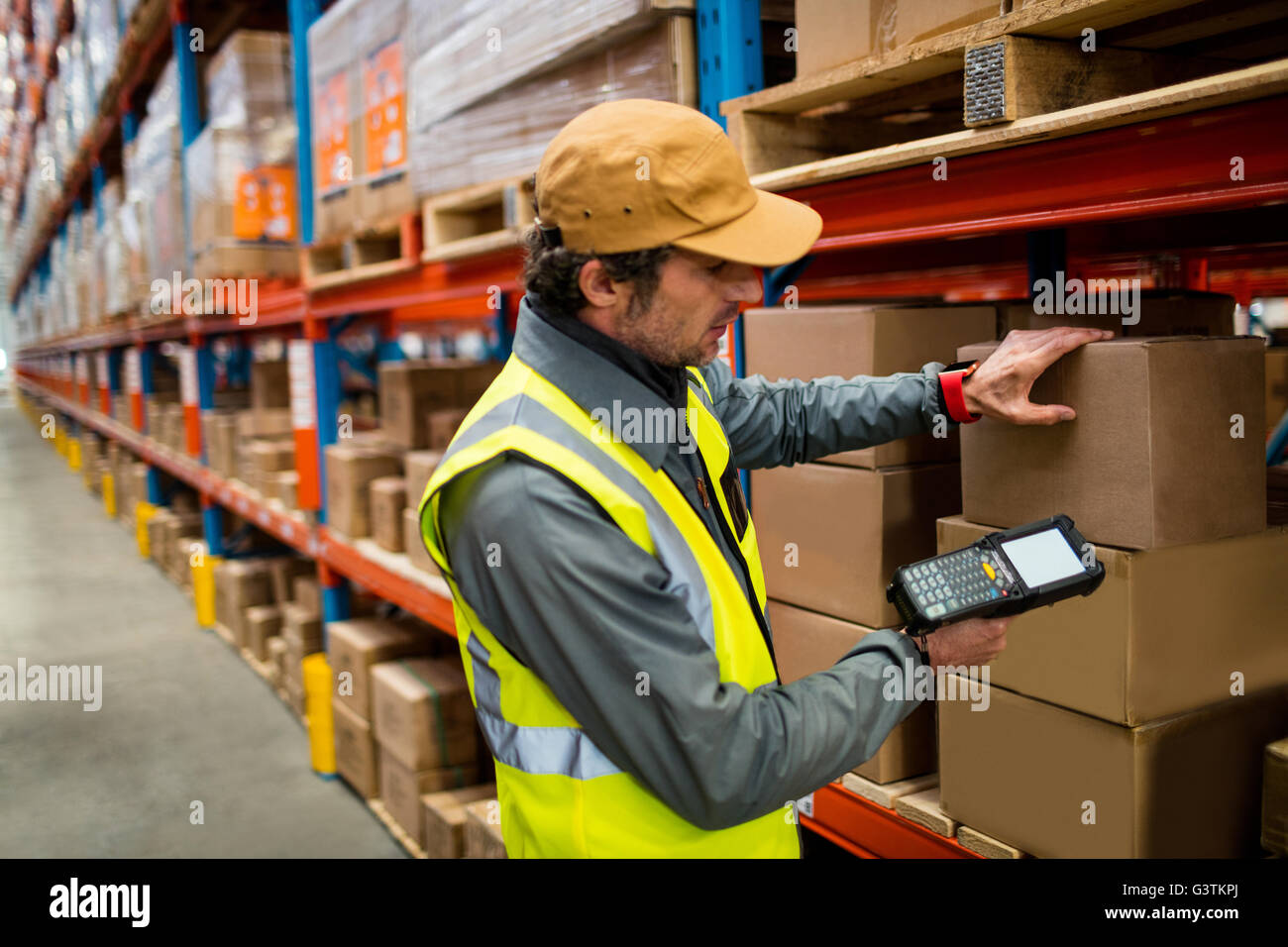 Hand held scanner hi-res stock photography and images - Alamy