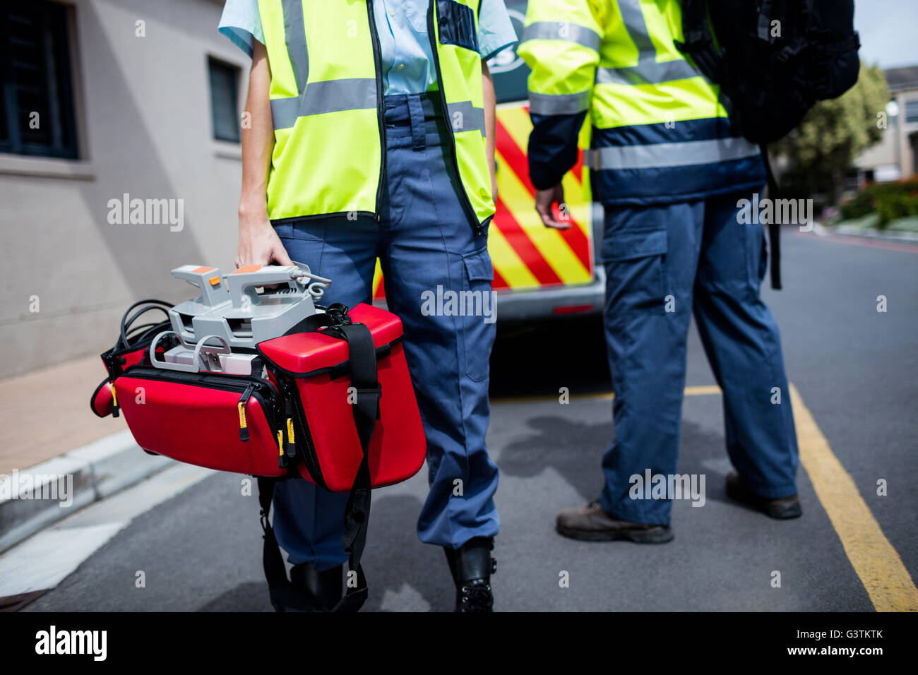 Ambulance men carrying care facilities Stock Photo - Alamy