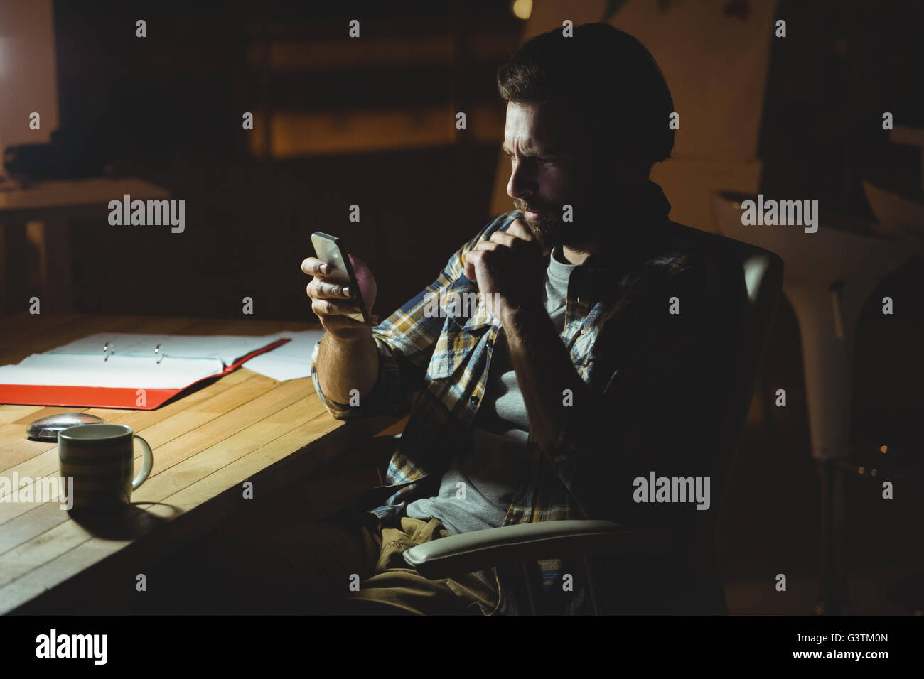 Looking at smartphone night hi-res stock photography and images - Alamy