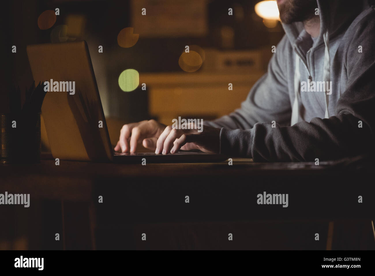 Man using computer deadline hi-res stock photography and images - Alamy