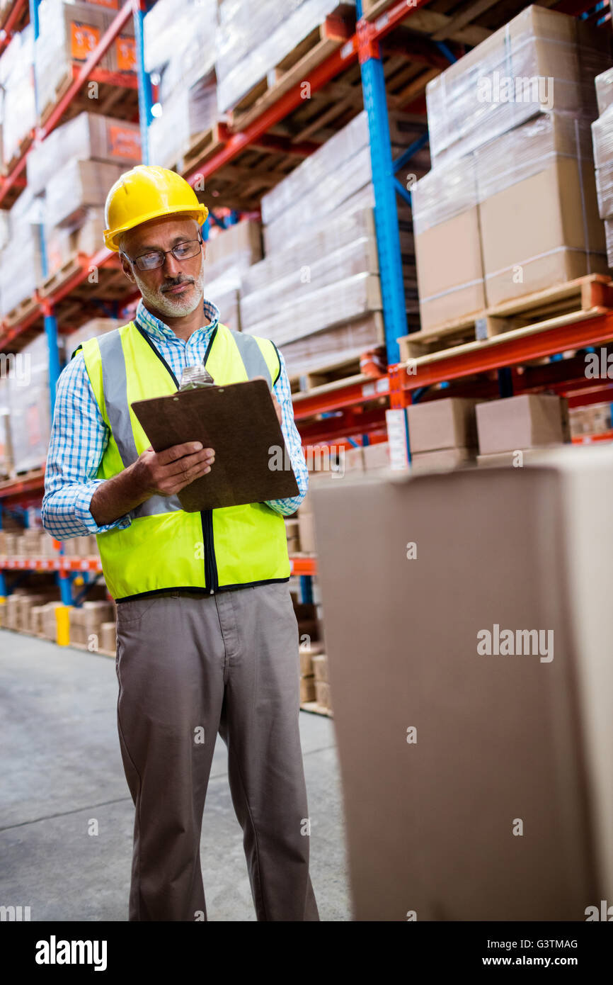 Worker reading its clipboard Stock Photo - Alamy