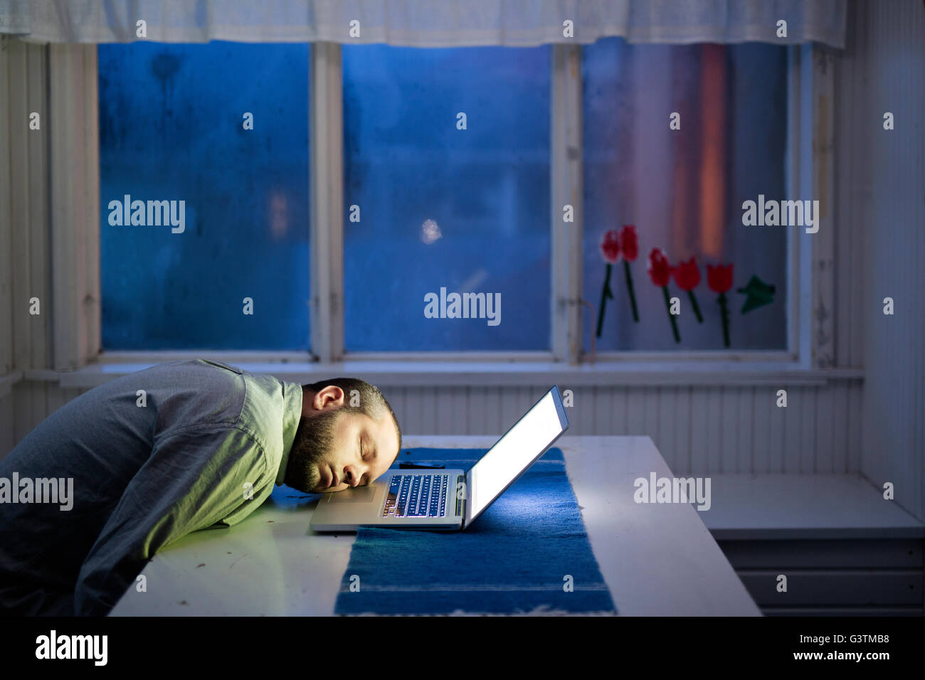 Tired man sleeping desk hi-res stock photography and images - Alamy