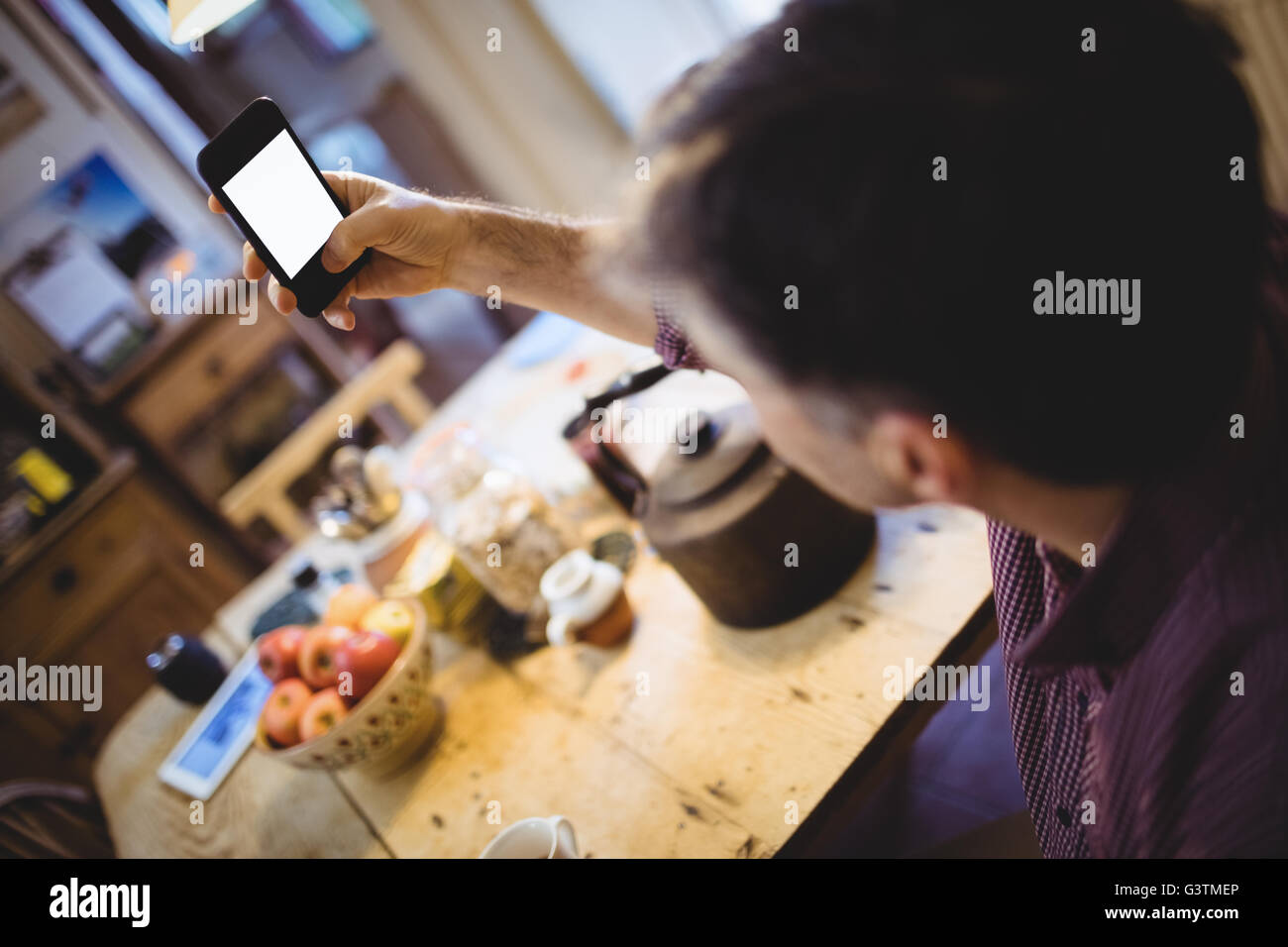 Mature kitchen hi-res stock photography and images - Alamy