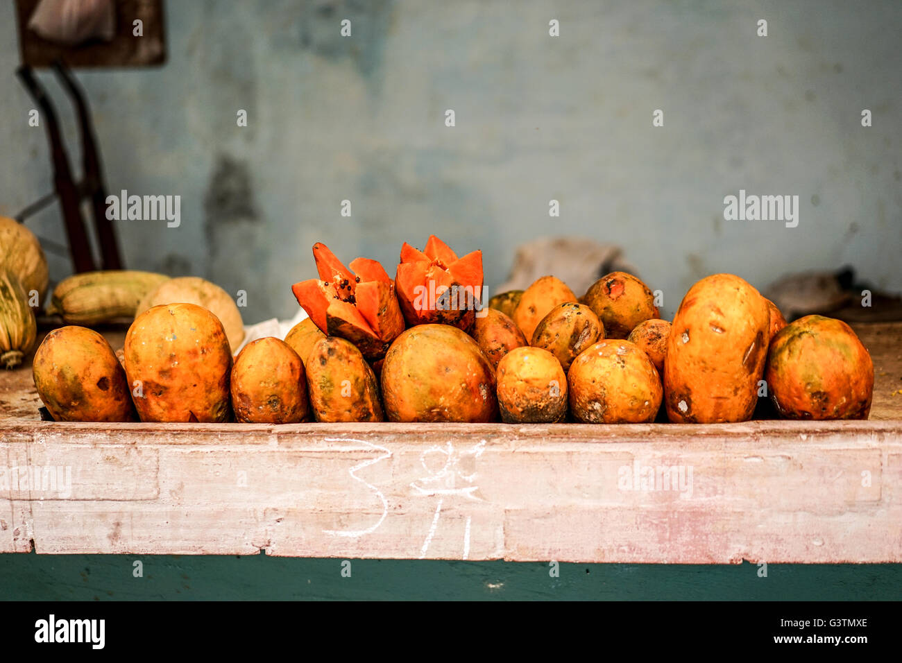 Cuba food local tropical fruit hi-res stock photography and images - Alamy