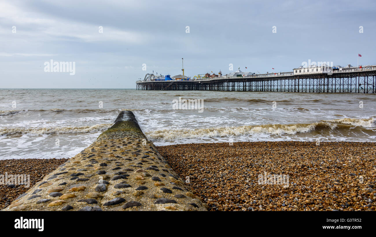Pier beach brighton uk hi-res stock photography and images - Alamy