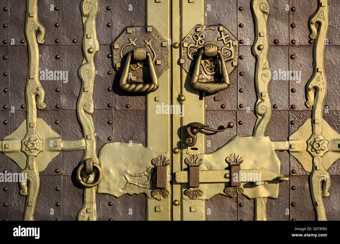 Old style gate lock hi-res stock photography and images - Alamy