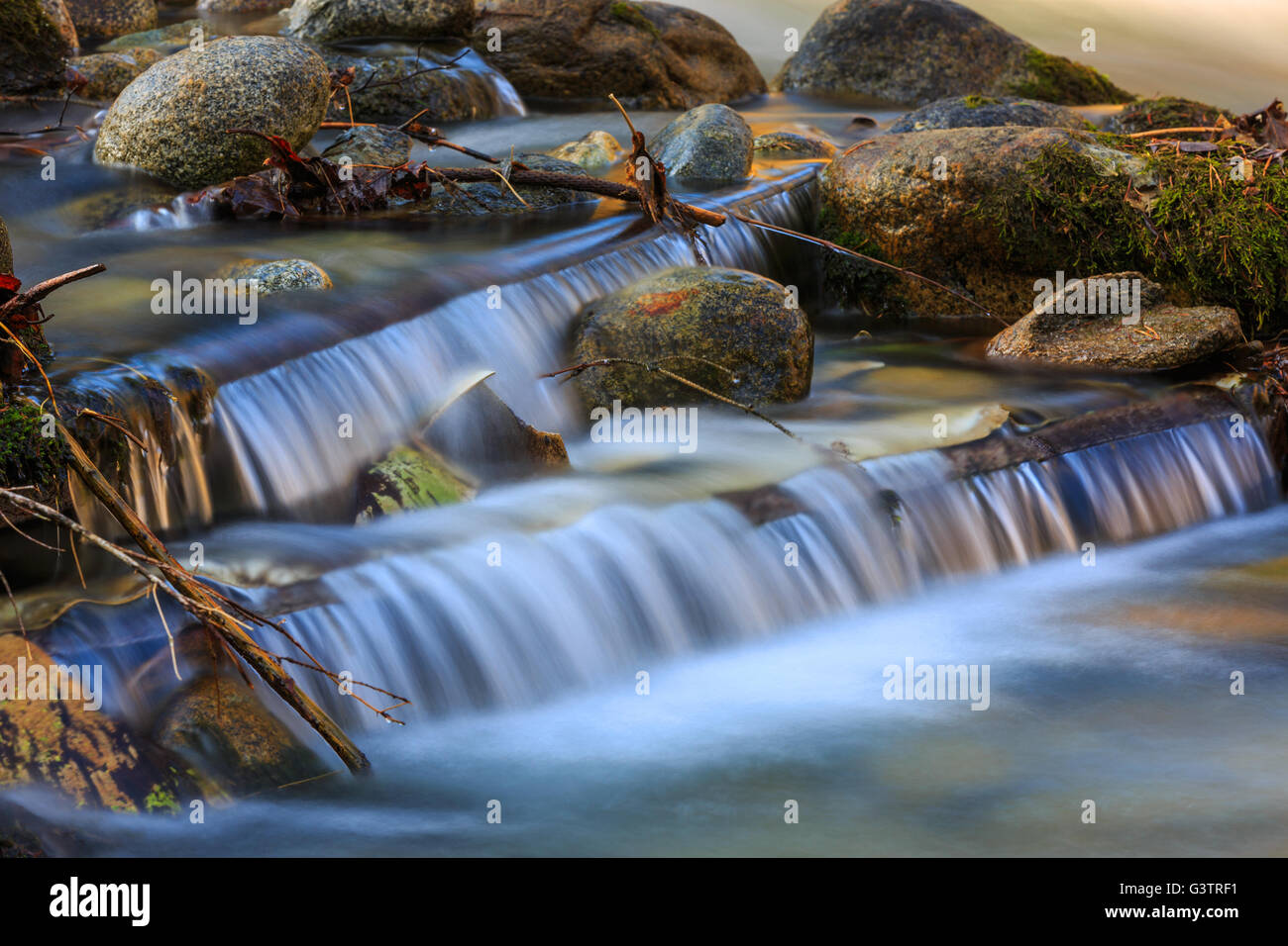 Small waterfall wallpaper hi-res stock photography and images - Alamy