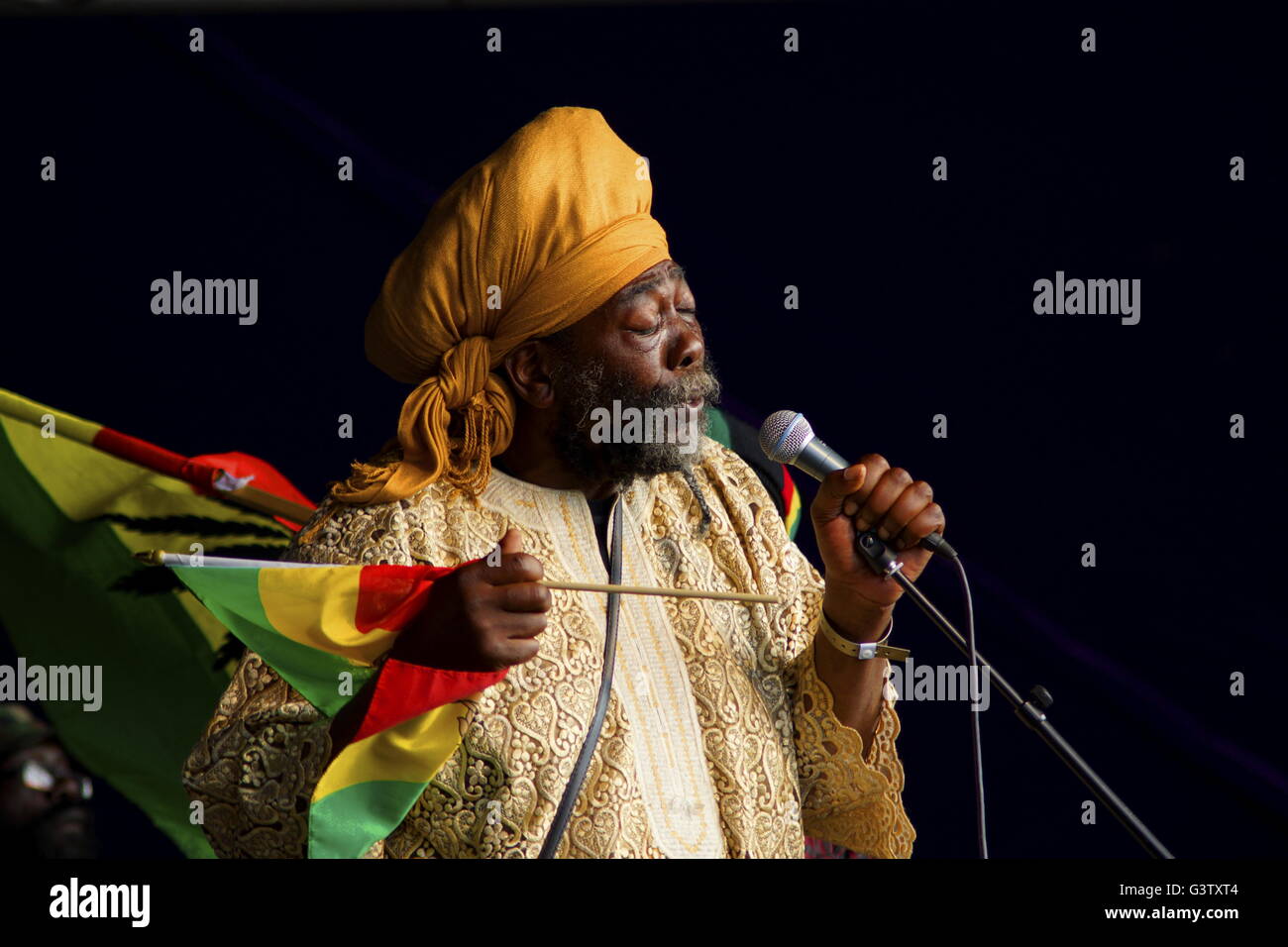 Black symbol hi-res stock photography and images - Alamy