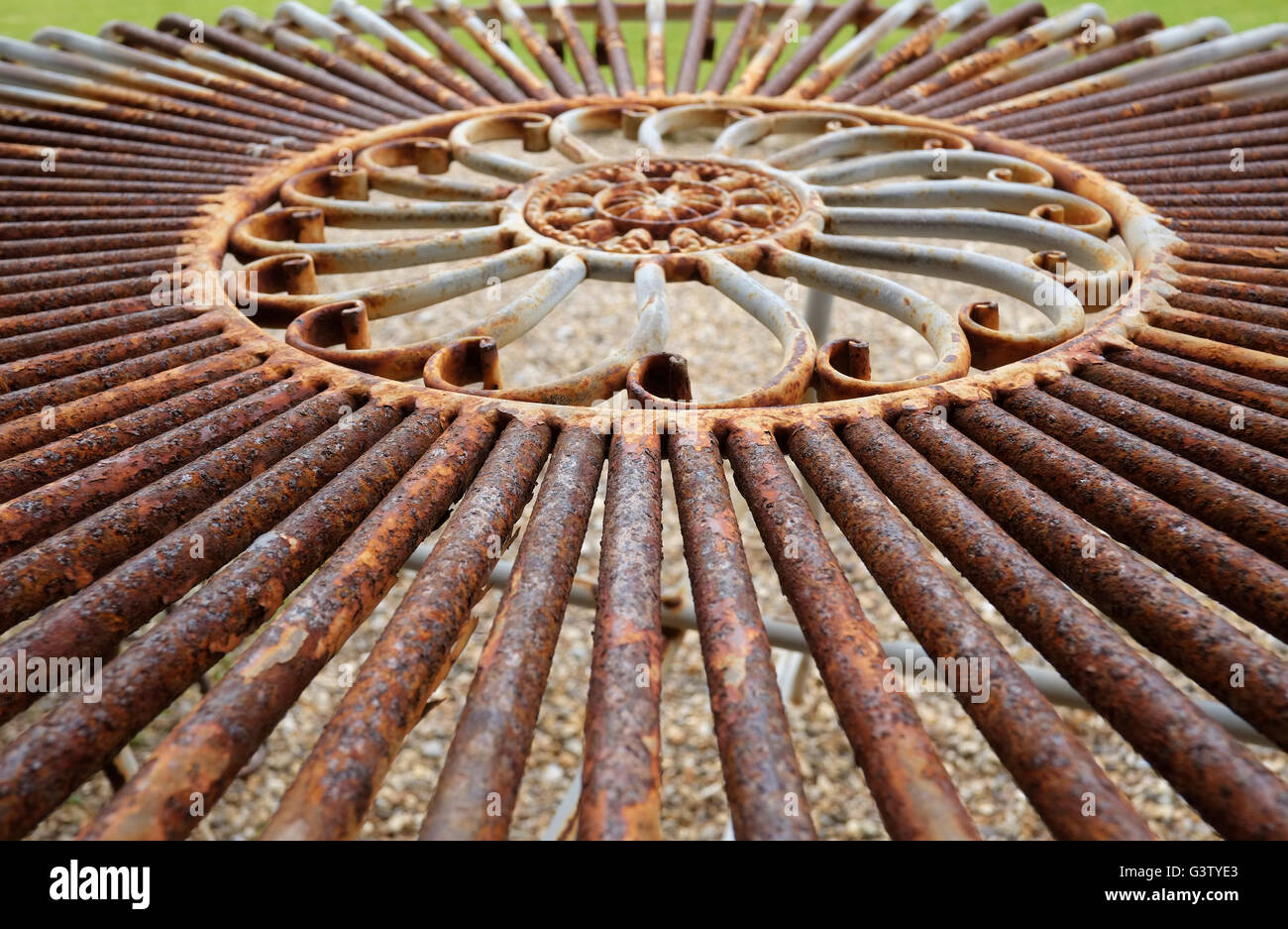 Garden stone path metal hi-res stock photography and images - Alamy