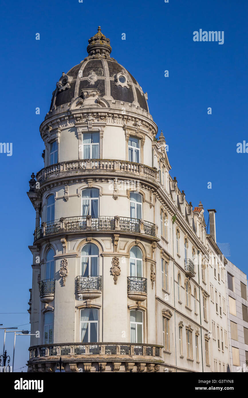 Old building portugal hi-res stock photography and images - Alamy
