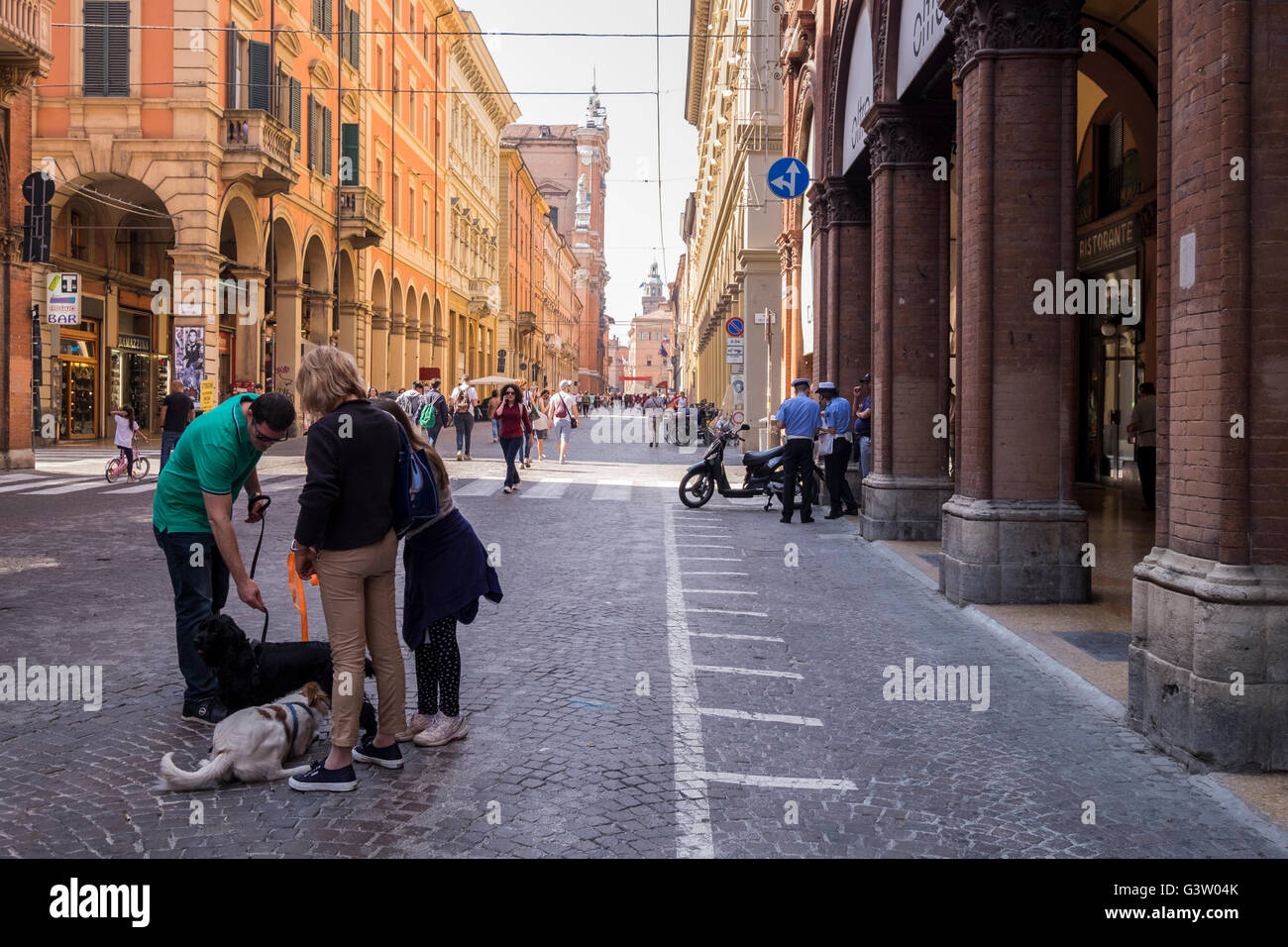 Pedestrianised italian street hi-res stock photography and images - Alamy