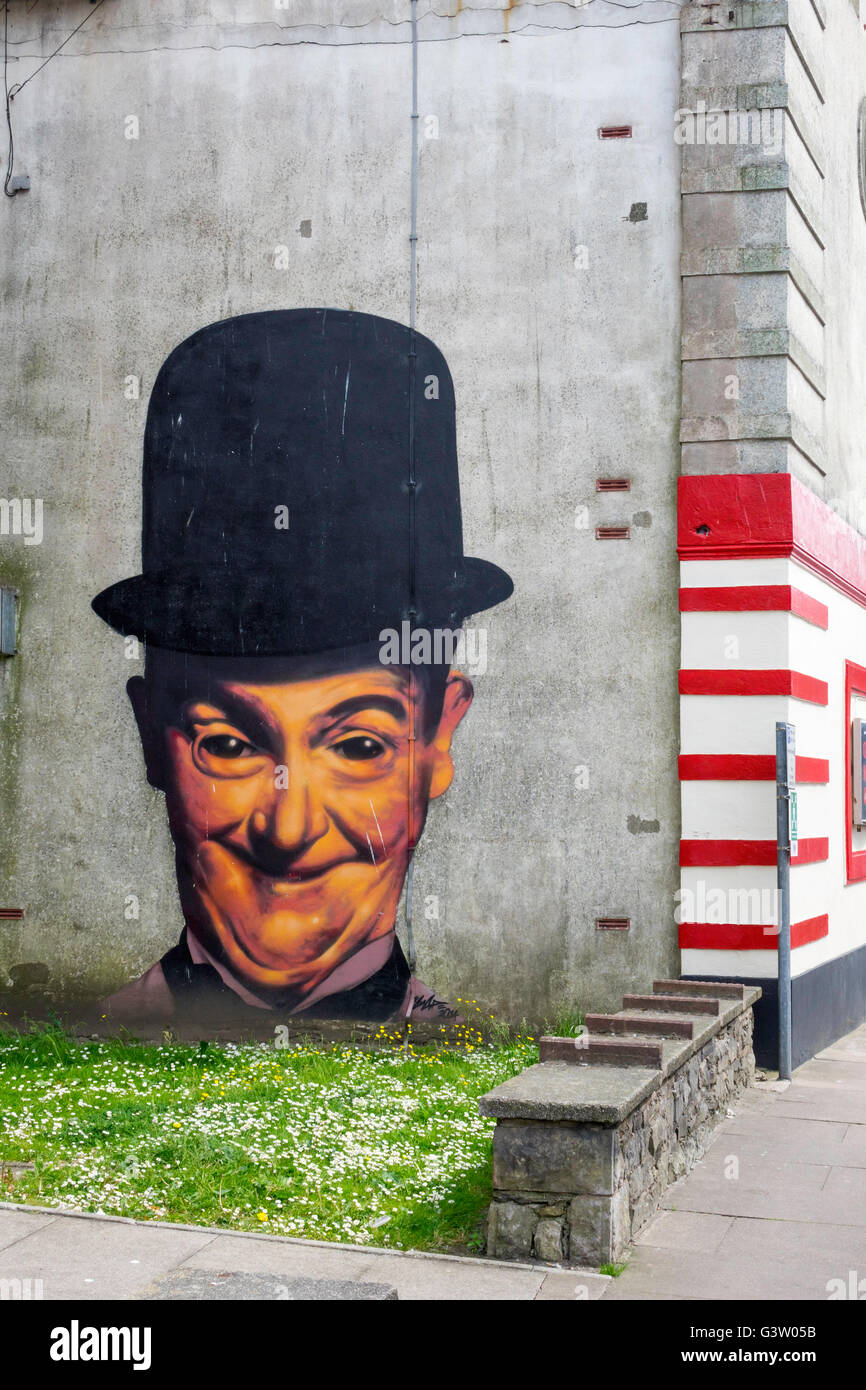 Public Art wall painting Stan Laurel on the Roxy Cinema and Laurel and ...