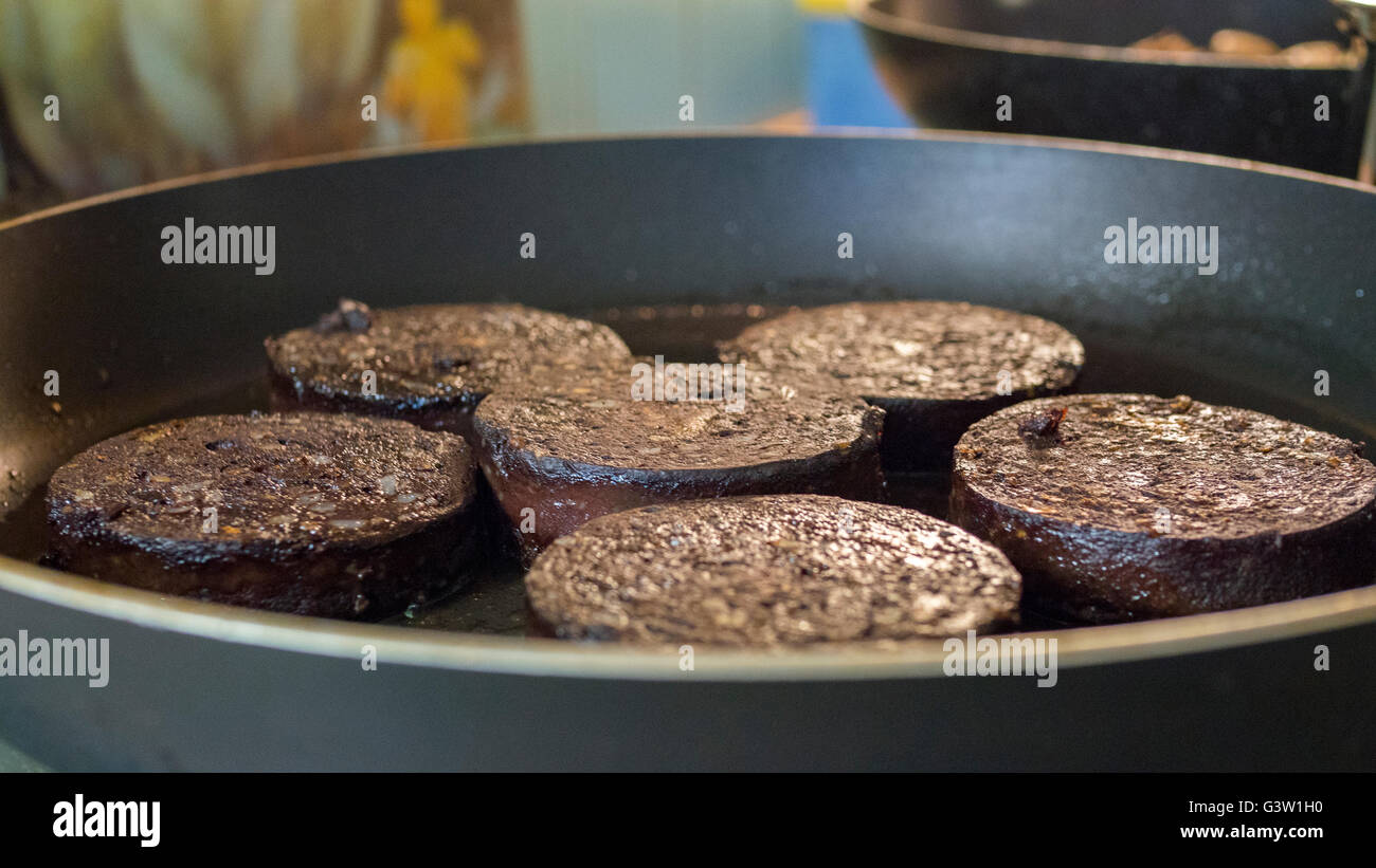 Breakfast of traditional black pudding Stock Photo - Alamy