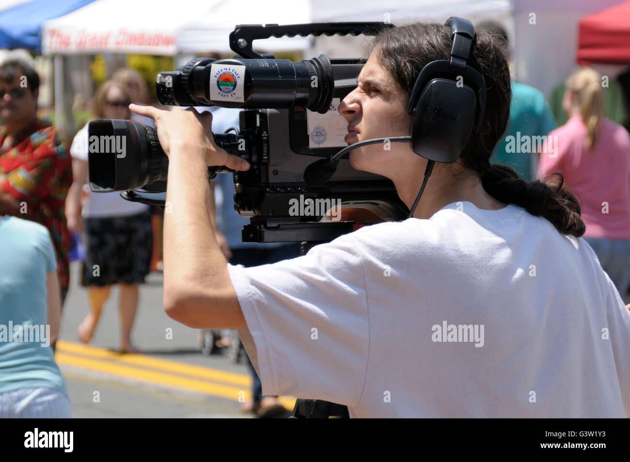 Tv cameraman hi-res stock photography and images - Alamy