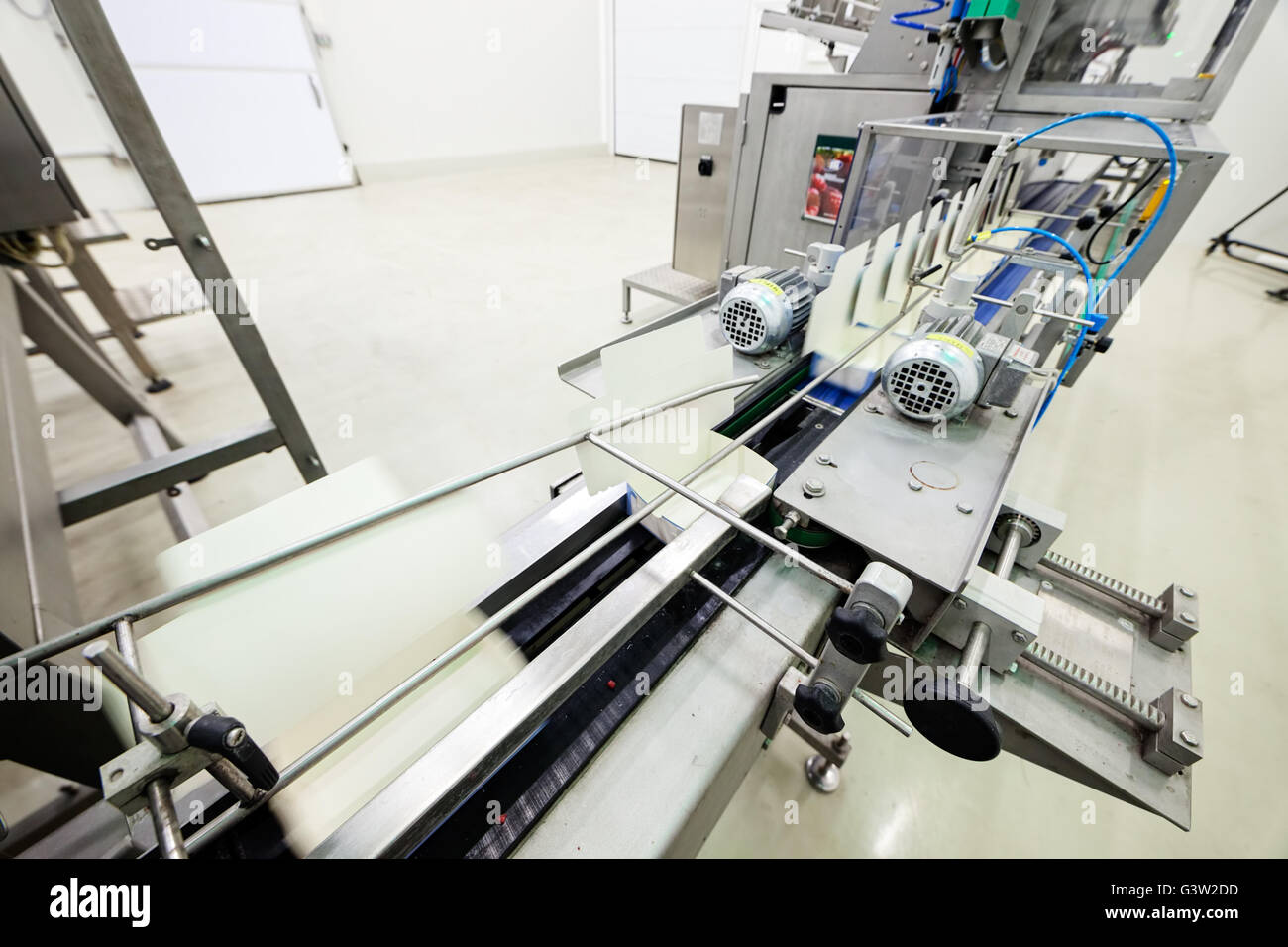 Food packing sorting industry hi-res stock photography and images - Alamy