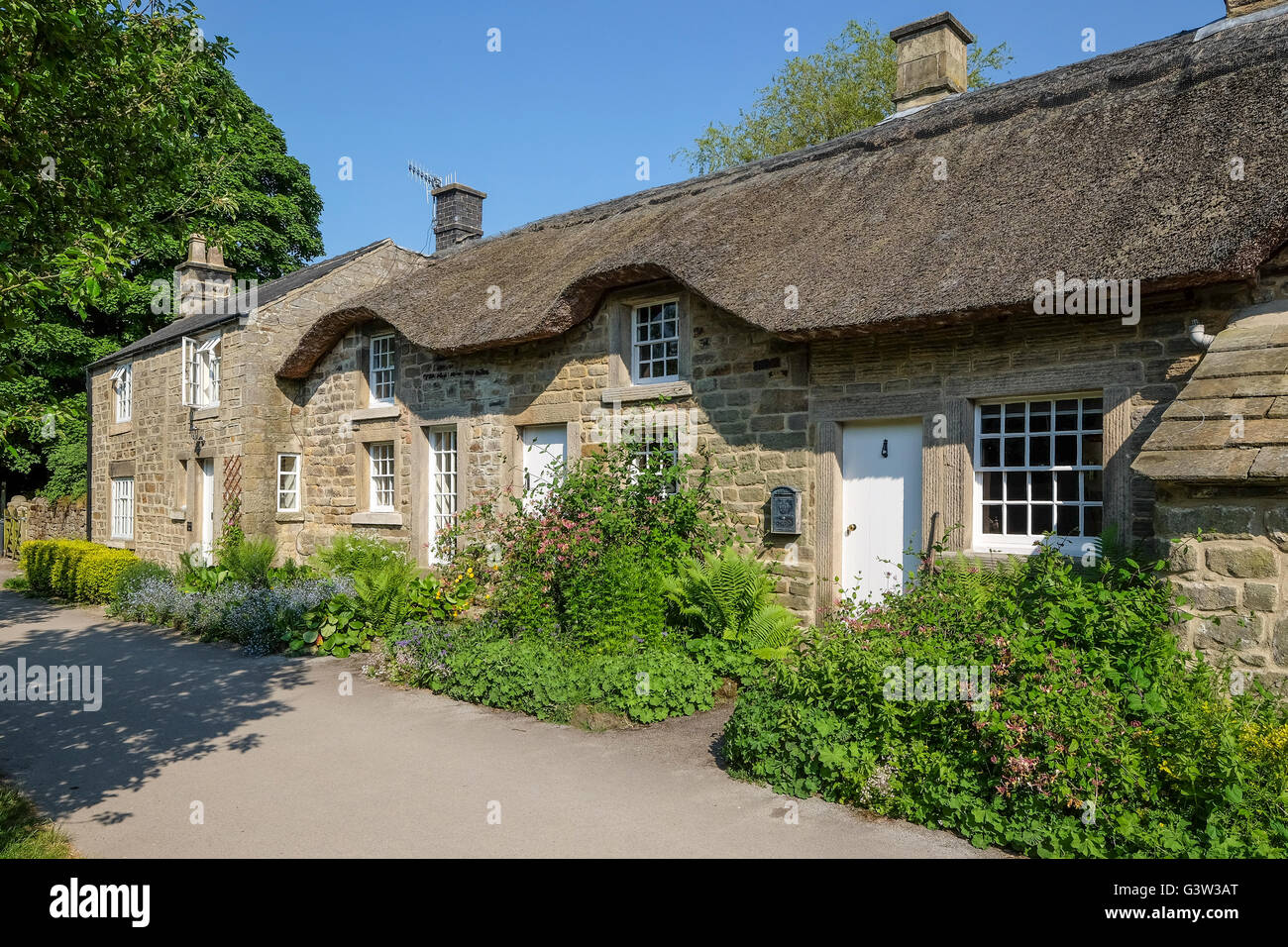 Baslow Village High Resolution Stock Photography and Images - Alamy
