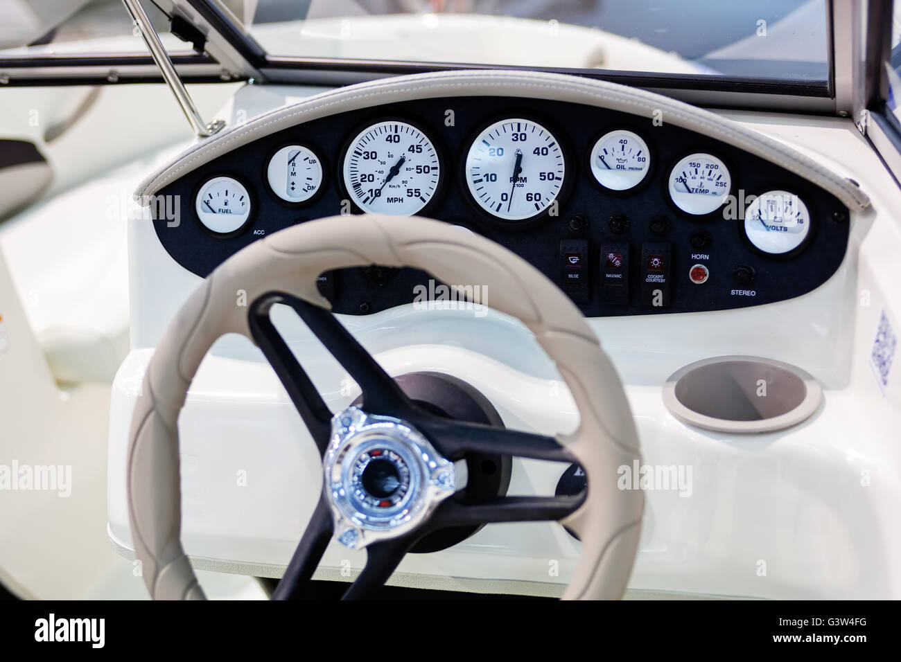 Vintage nautical instruments hi-res stock photography and images - Alamy