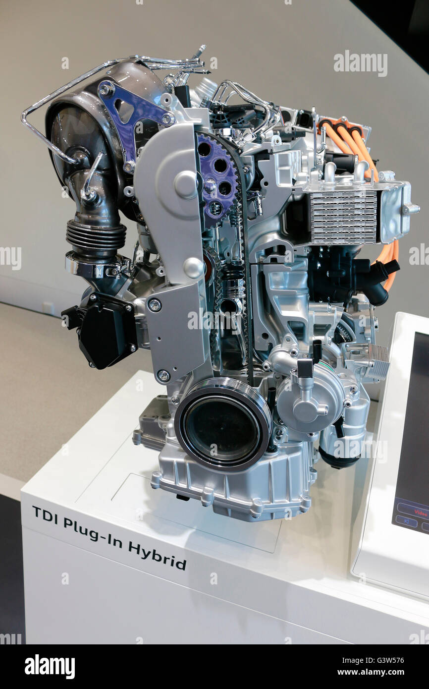 ein VW/ Volkswagen Hybrid-Motor, Berlin Stock Photo - Alamy