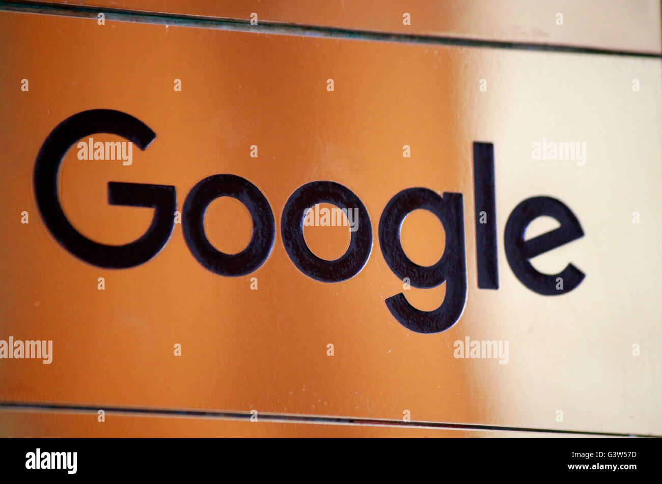 Google emblem hi-res stock photography and images - Alamy