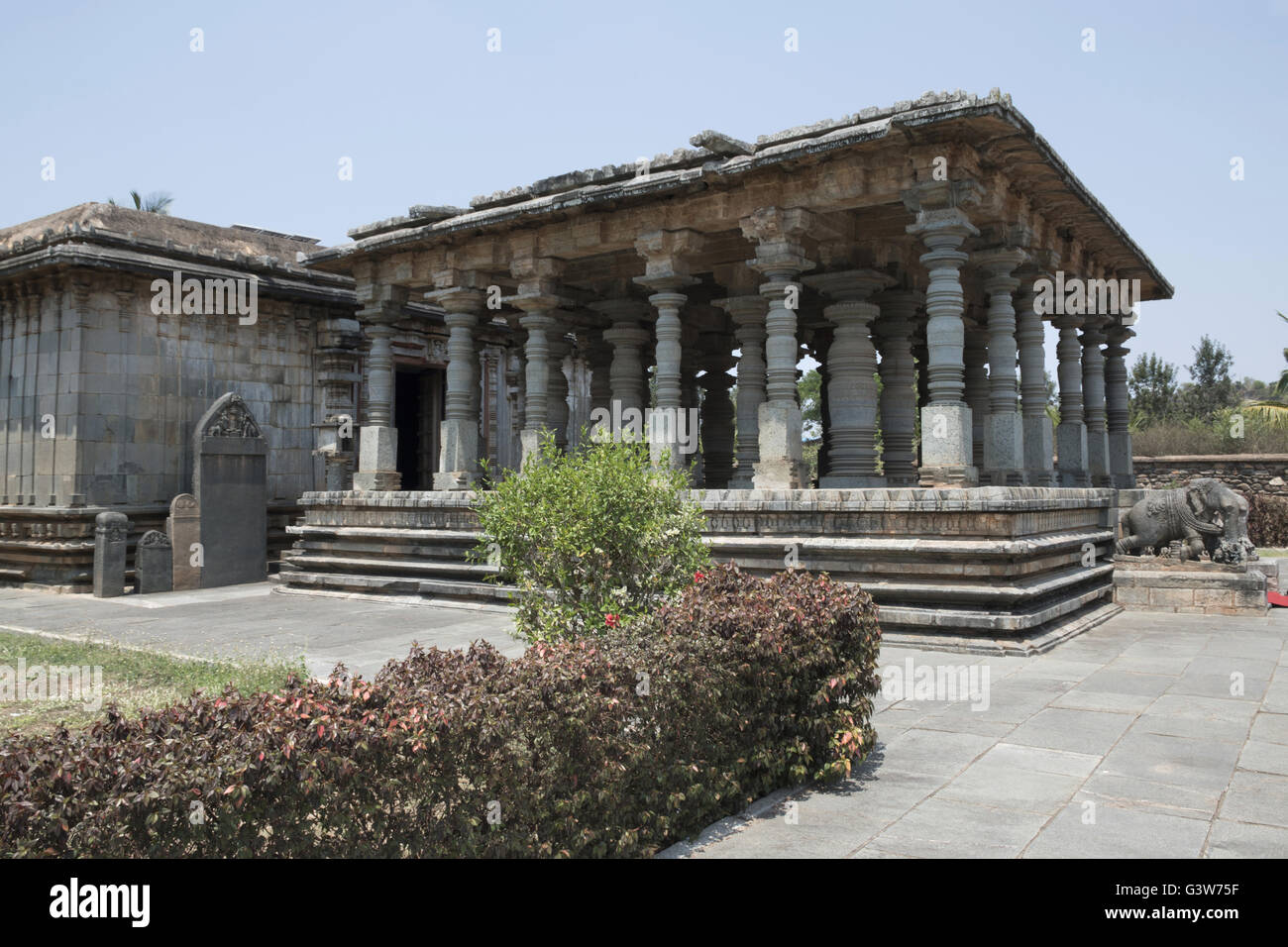 Pillar structure hi-res stock photography and images - Alamy