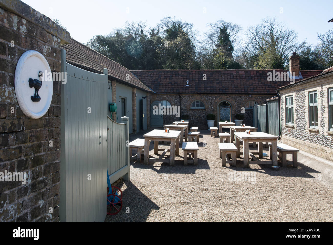 Pub seating outdoor hi-res stock photography and images - Alamy