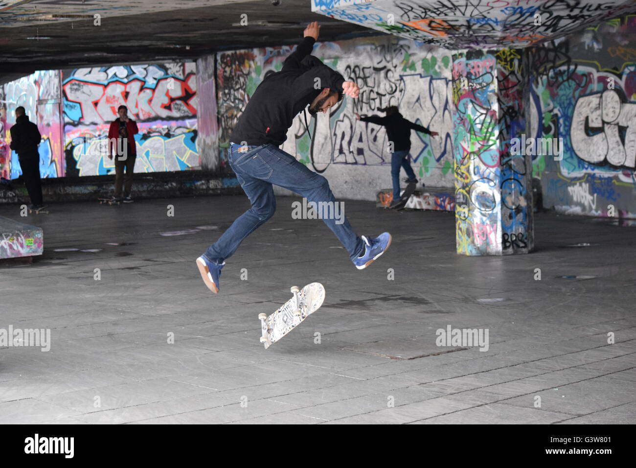 London skateboarding hi-res stock photography and images - Alamy