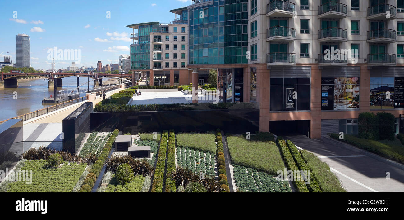 St george wharf promenade hi-res stock photography and images - Alamy