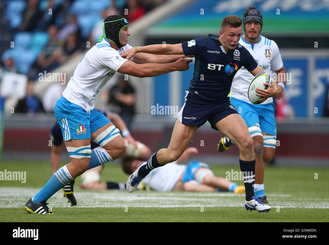 ScotlandÃ•s Matt McPhillips gets away from ItalyÃ•s Lorenzo Masselli ...