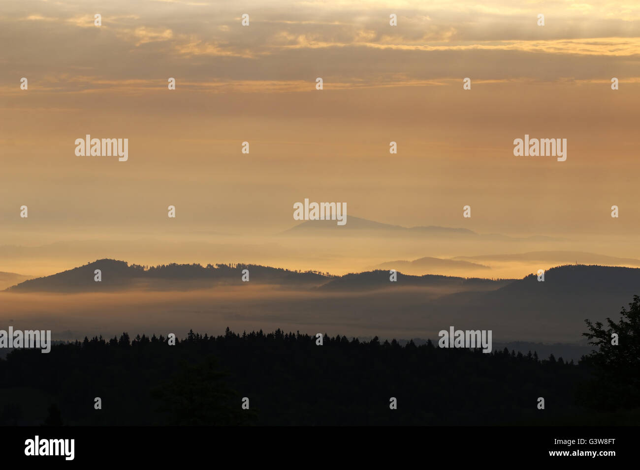 Morning sun landscape hi-res stock photography and images - Alamy