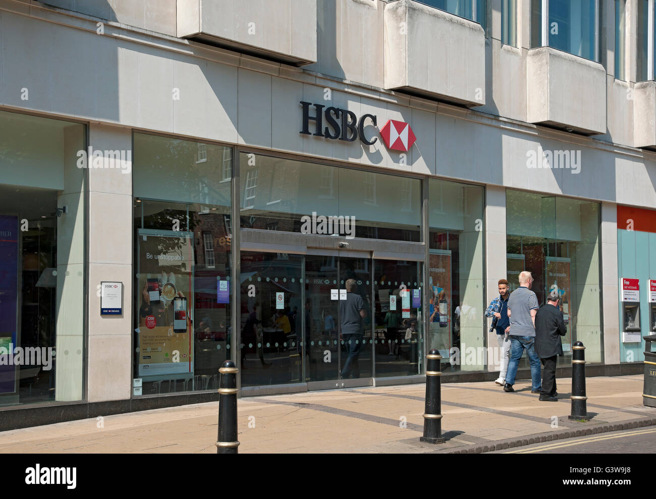 High street bank signs hi-res stock photography and images - Alamy