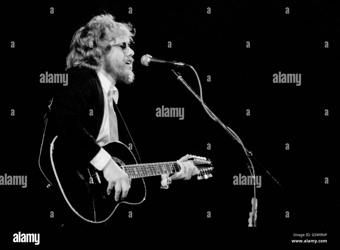 Warren Zevon on stage in London c. 1983 Stock Photo - Alamy