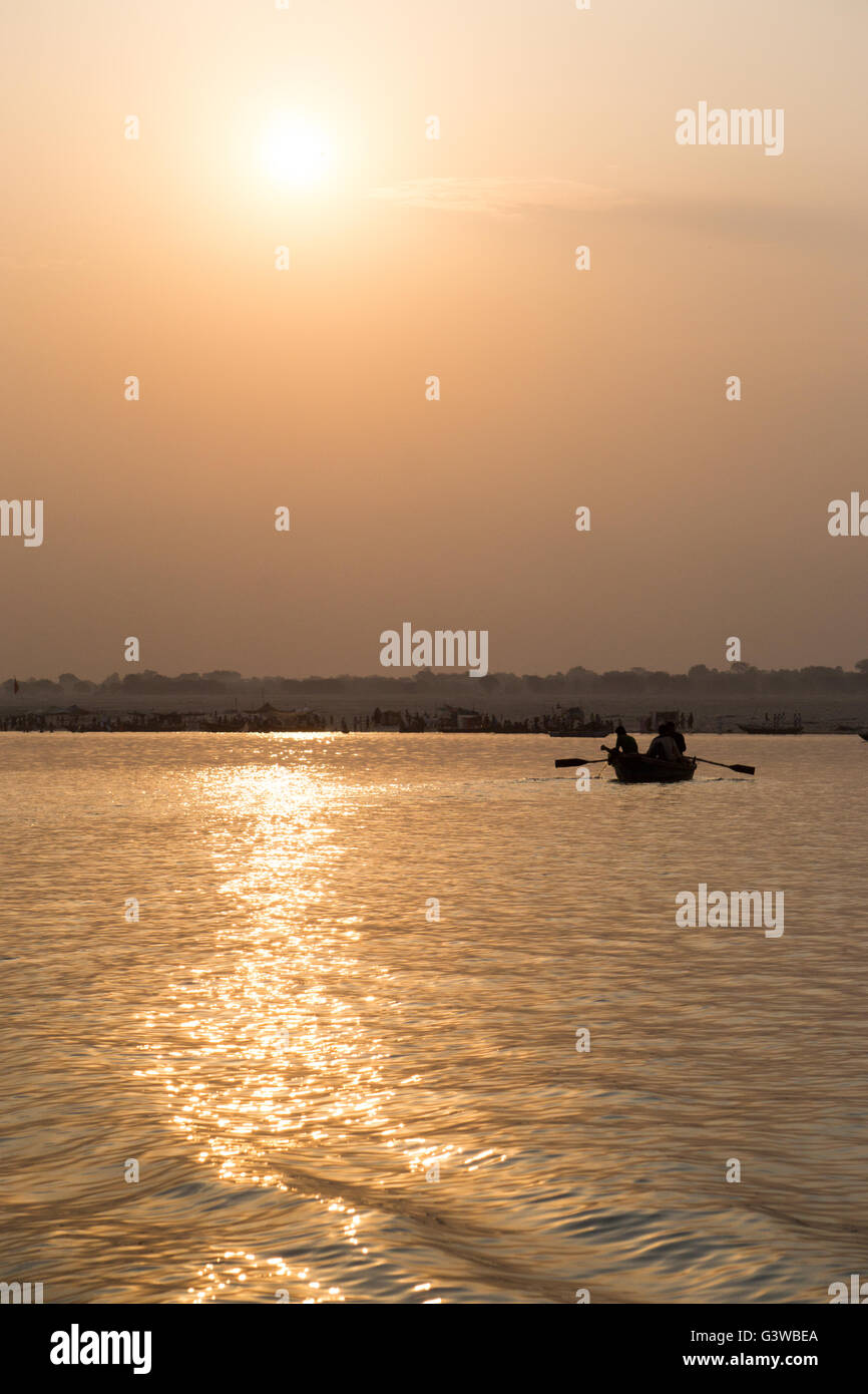 Varanasi ghats sunset hi-res stock photography and images - Alamy