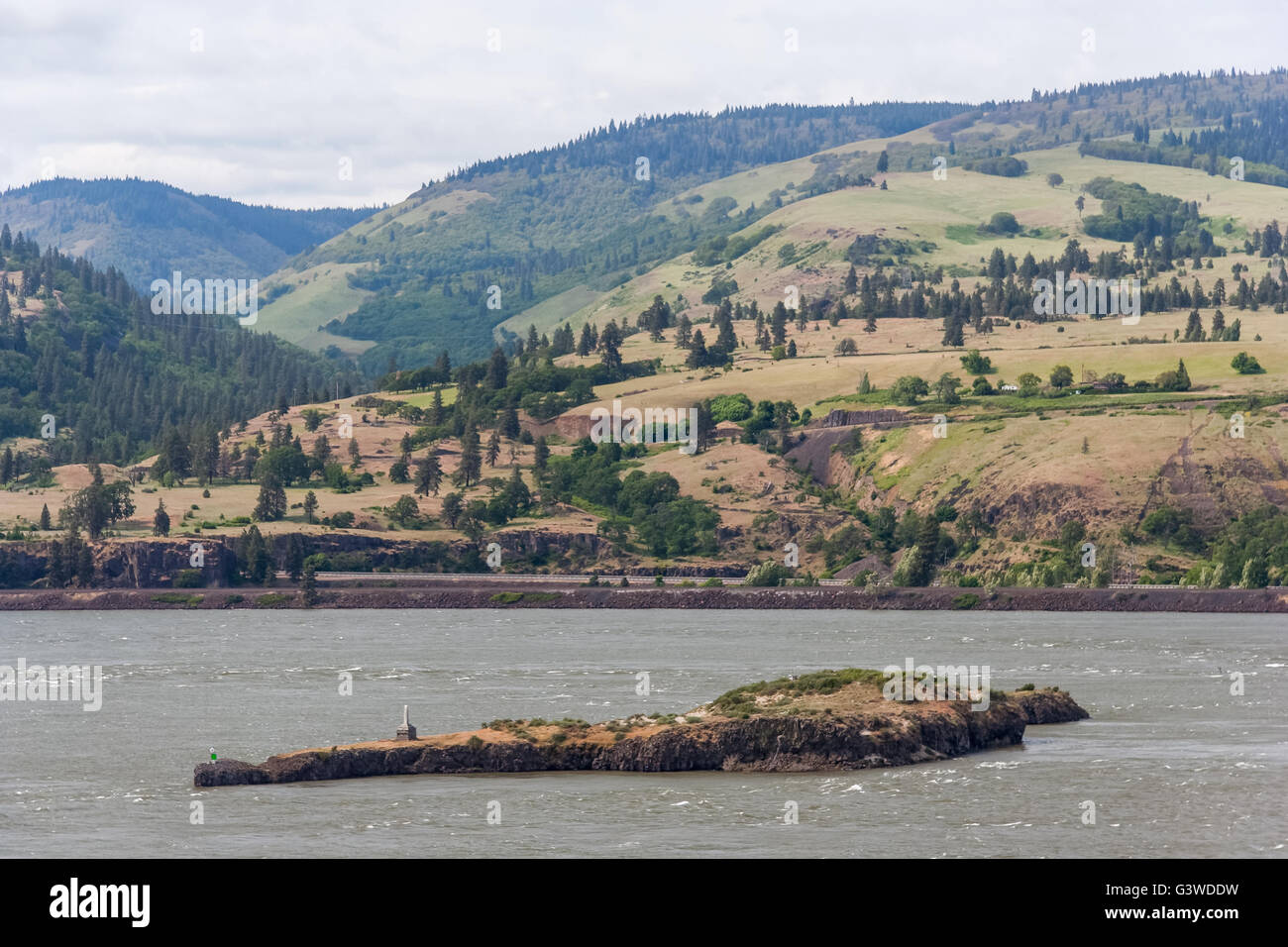 Columbia River Gorge, Pacific Northwest, between Oregon and Washington ...