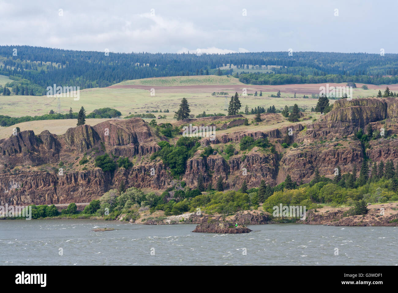Cliffs at Columbia River Gorge, Pacific Northwest, between Oregon and ...