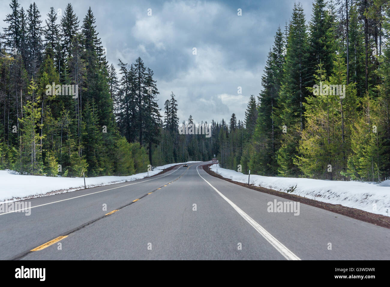 Highway running through forests of Oregon covered with snow, USA Stock ...