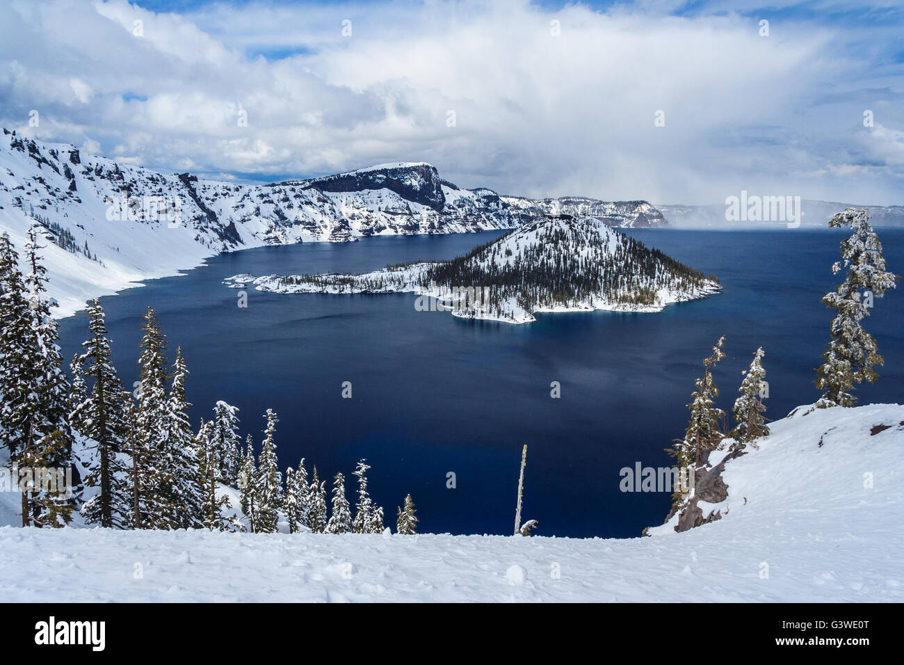 Wizard Island in caldera lake in Crater Lake National Park, Oregon, USA ...