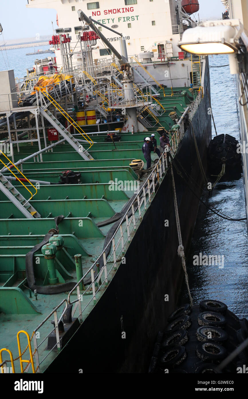 yokohamas in use between Passenger ship & oil tanker. Dubai Stock Photo ...