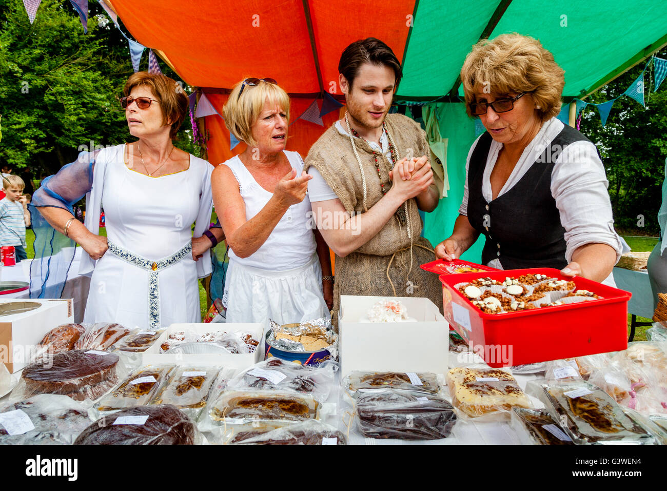 Summer fair cakes hi-res stock photography and images - Alamy