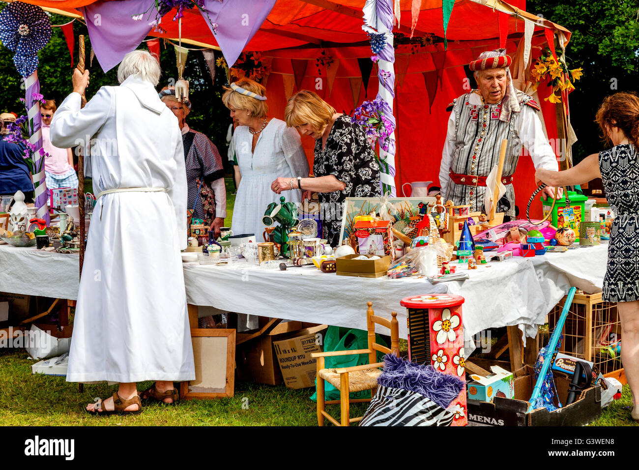 Medieval women working hi-res stock photography and images - Alamy