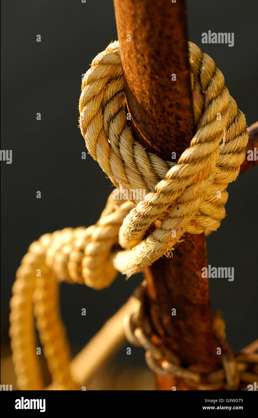 Rope wrapped around pole hi-res stock photography and images - Alamy