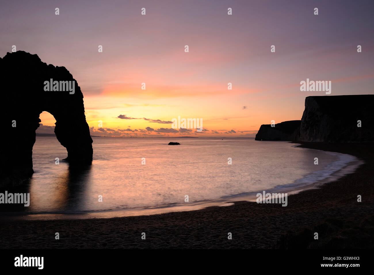 Scenic sunset view of the iconic Durdle Door Dorset Stock Photo - Alamy