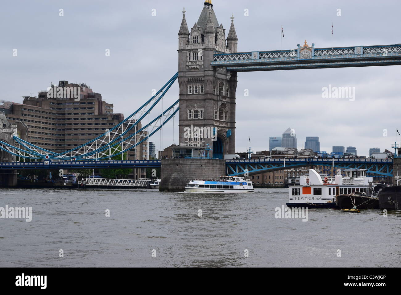 Queen elizabeth ii tower bridge hi-res stock photography and images - Alamy