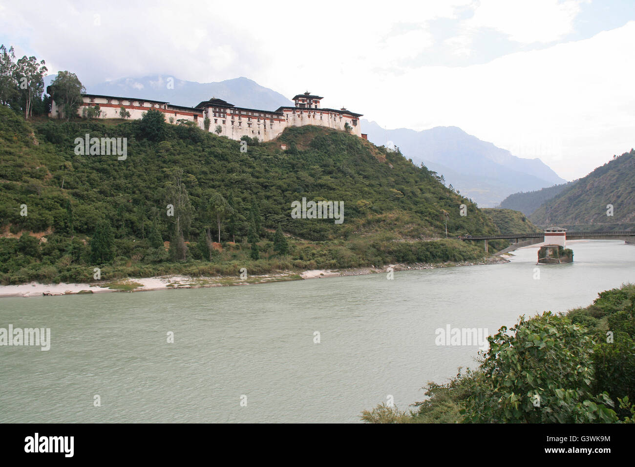 The Wangdue Phodrang Dzong and a bridge in Wangdue Phodrang (Bhutan ...